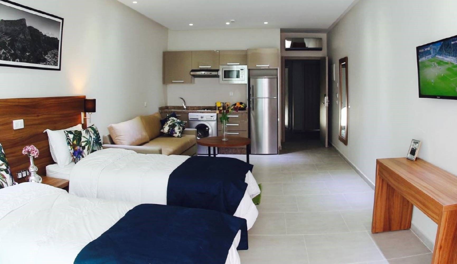 Roupas de cama premium, cofres nos quartos, escrivaninha