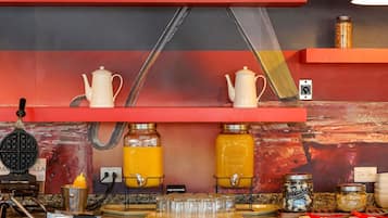 Almoços e jantares servidos, incluindo cozinha internacional