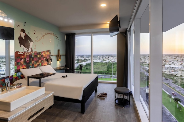 1 quarto, cofres nos quartos, escrivaninha, quartos à prova de som