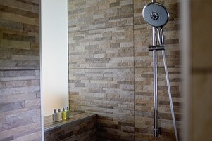 Loft design, 1 quarto, sacada, no mezanino | Chuveiro