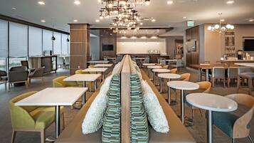 Pequeno-almoço tipo buffet diário incluído