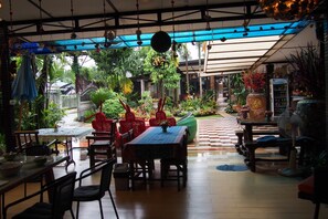 Pequeno-almoço continental diário (120 THB por pessoa) 