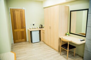 Quarto quádruplo superior | 1 quarto, roupas de cama premium, escrivaninha, quartos à prova de som