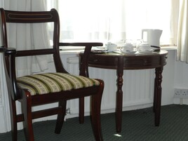 Quarto casal | Wi-Fi de cortesia, roupa de cama