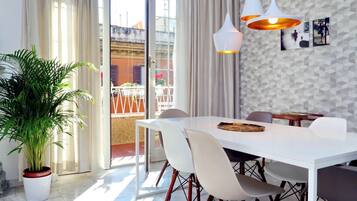 Apartamento, 3 quartos | Sala de estar | TV LCD