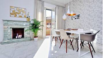 Apartamento, 3 quartos | Sala | Televisor LCD