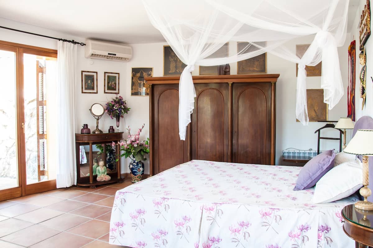 Quarto casal luxo | 1 quarto, roupas de cama premium, cofres nos quartos, escrivaninha