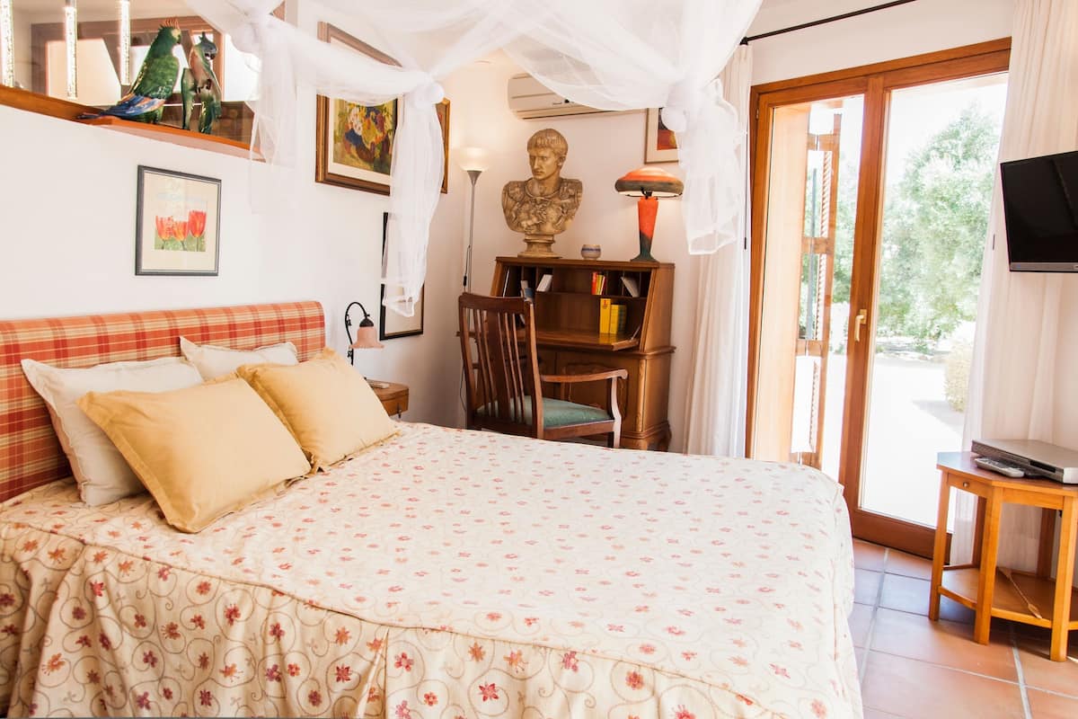 Quarto casal superior | 1 quarto, roupas de cama premium, cofres nos quartos, escrivaninha
