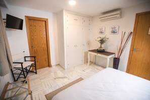 Quarto Duplo | 20 quartos, secretária, berços/camas para crianças, Wi-fi grátis 