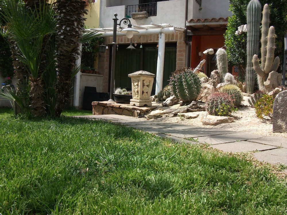 Haus Mit Garten In Sehr Ruhiger Umgebung - Orosei