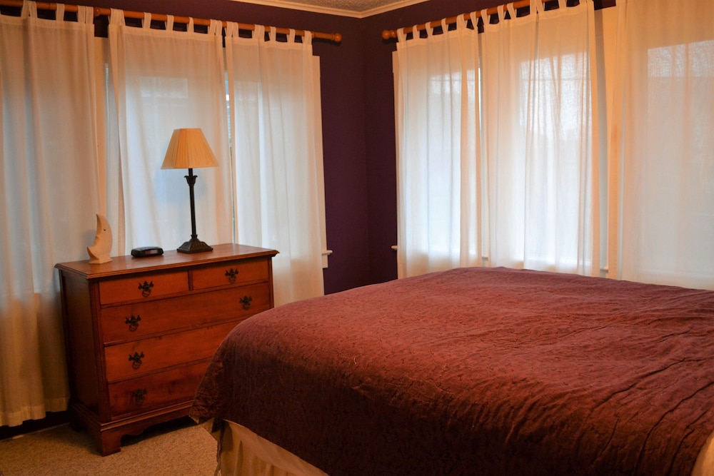 4bed/3bath Steps To The Beach, Peak Views Of The Ocean, Close To Town - Seaside, OR