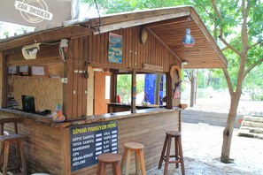 Bar junto à piscina