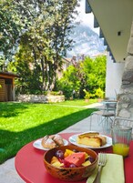 Pequeno-almoço tipo buffet diário incluído 