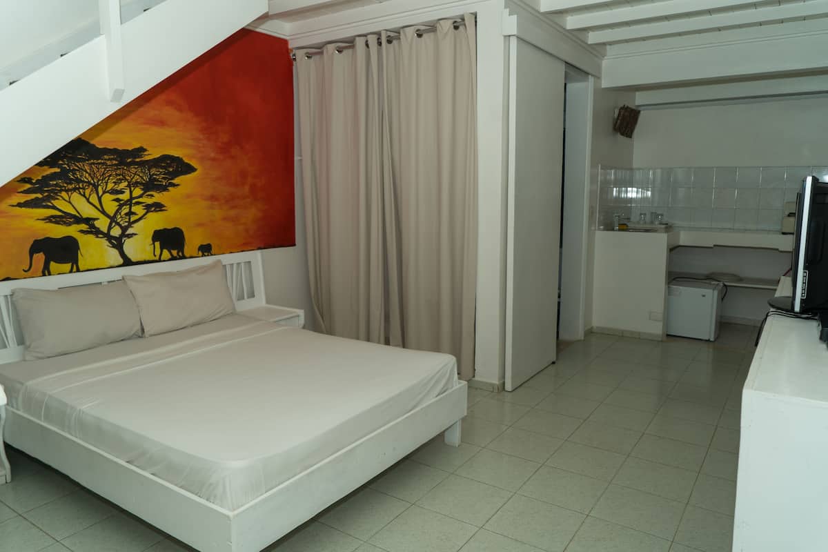Quarto Quádruplo Standard, 2 camas queen-size, vista para o jardim, em frente à praia | Wi-fi grátis, acesso para cadeira de rodas