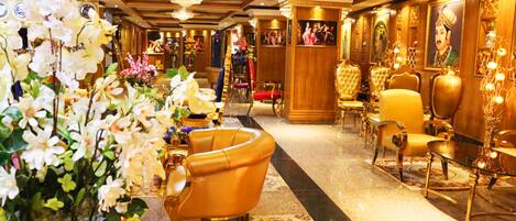 Área de estar no saguão