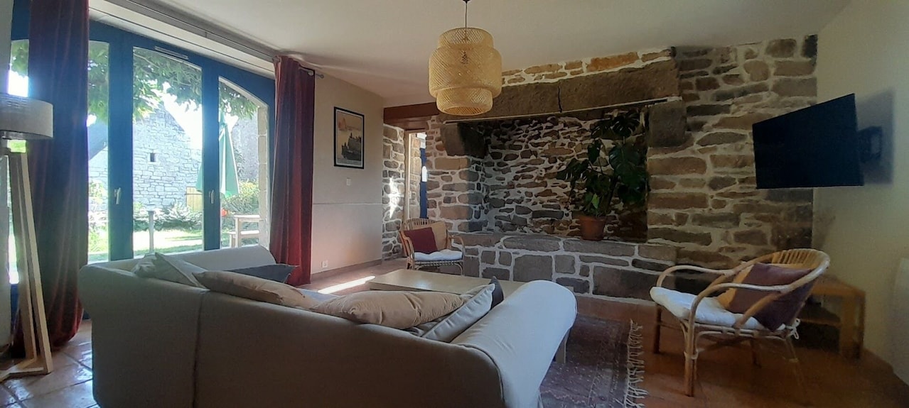 Countryside Gite, Near The Sea, Ideally Situated For Visiting Southern Finistère - Finistere