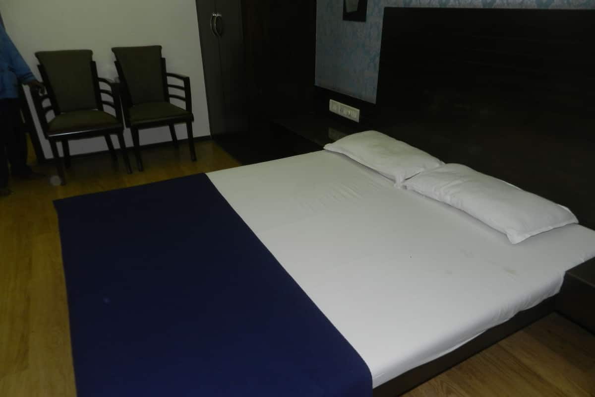 Quarto Executivo | Cortinas/cortinados opacos, Wi-fi grátis, roupa de cama fornecida 