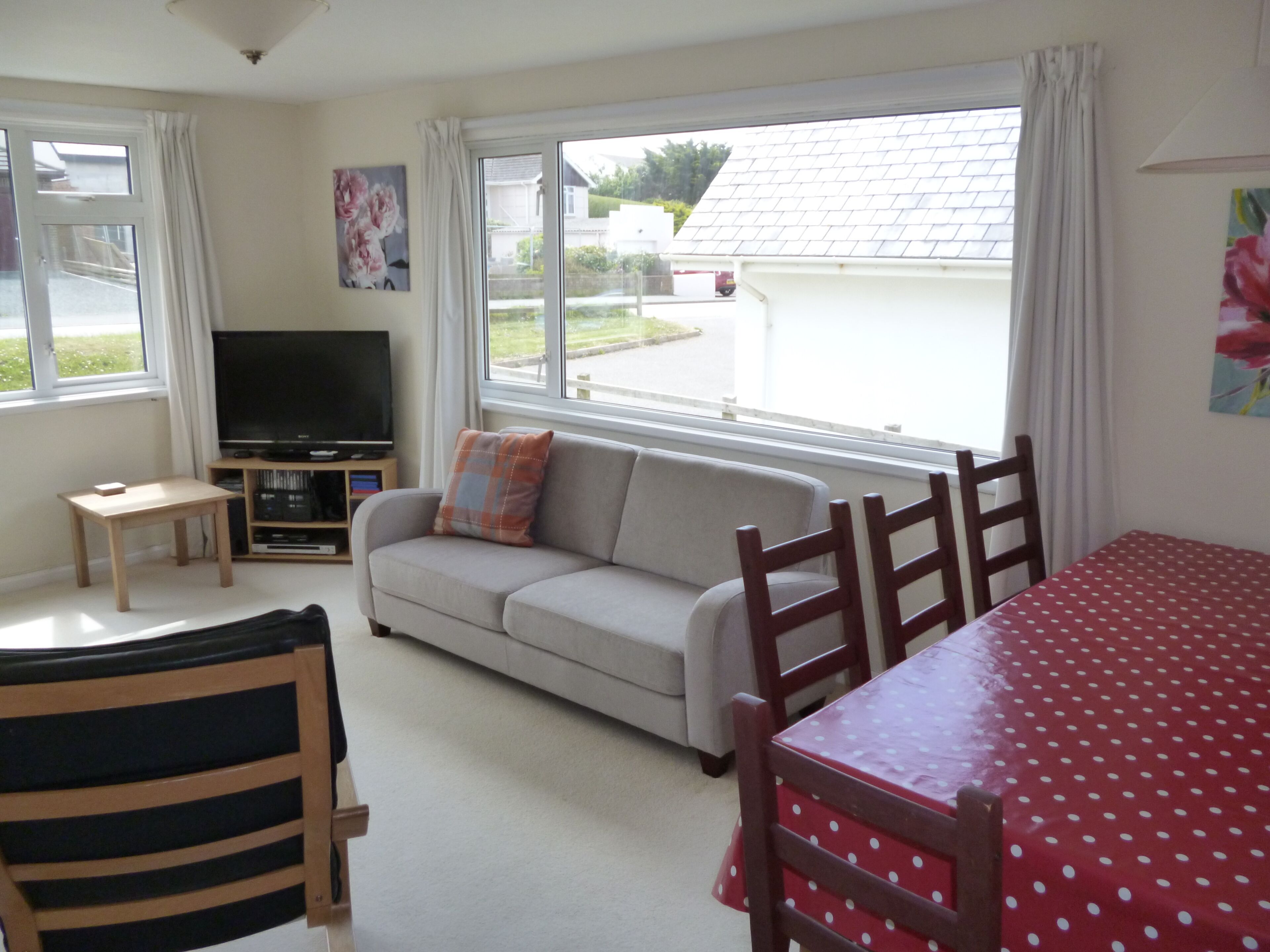 Detached Bungalow,  2-3 Min Walk To Beach. No Pets - 부드
