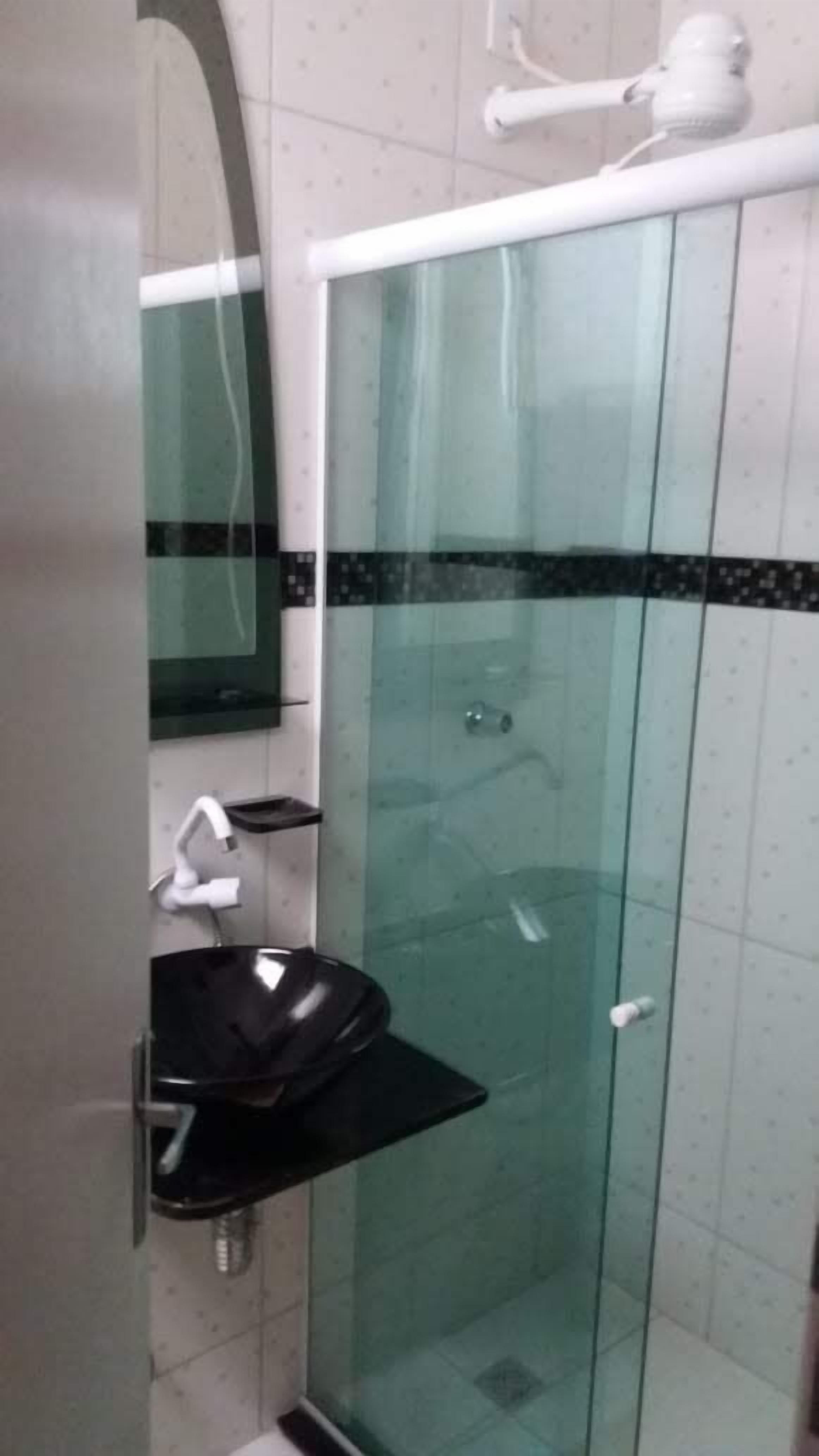 Quarto Duplo ou Twin Básico, 1 cama de casal | Casa de banho | Um polibã, artigos de higiene pessoal grátis, toalhas fornecidas 