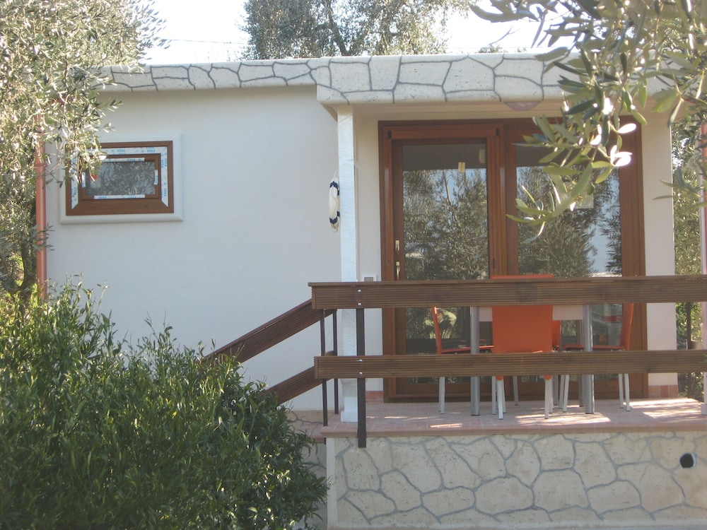 Casa Rural En El Verde Con Vista Al Mar Y Piscina. - Peschici