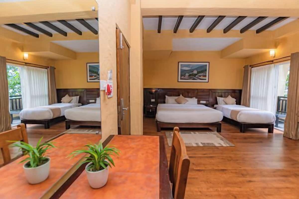 Minibar, cofre no quarto, secretária, quartos insonorizados 