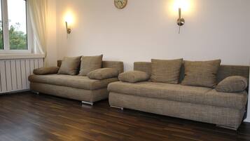 Apartamento, 1 quarto, sacada | Área de estar | TV de tela plana