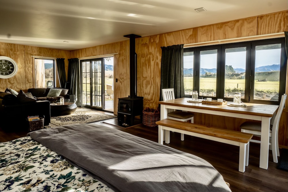 Fiery Peak Eco-retreat With Wood-fired Hot Tub - Geraldine