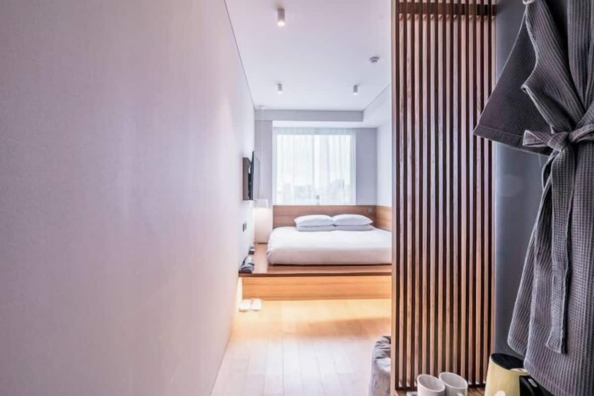 Roupas de cama premium, edredons de pluma, cofres nos quartos