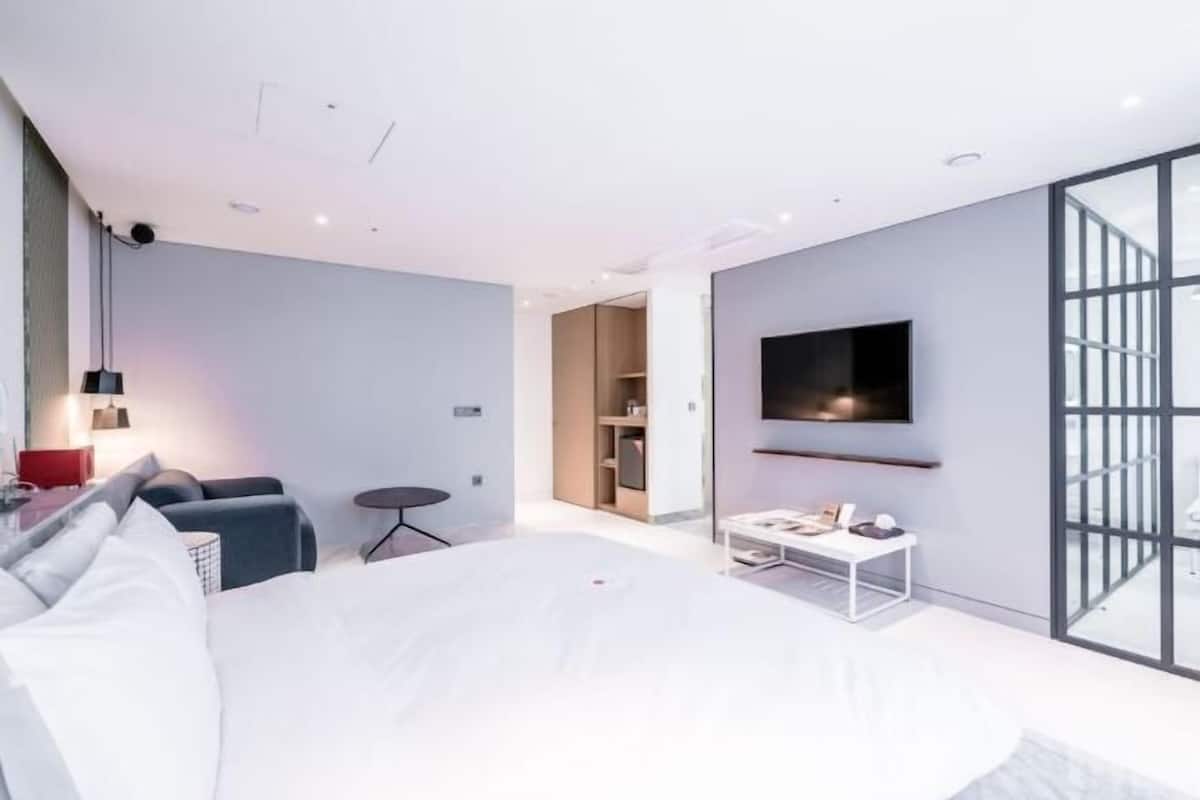 Roupas de cama premium, edredons de pluma, cofres nos quartos