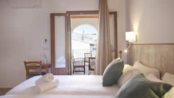 Quarto casal, terraço | Edredons de pluma, camas com colchões de espuma com sistema de memória