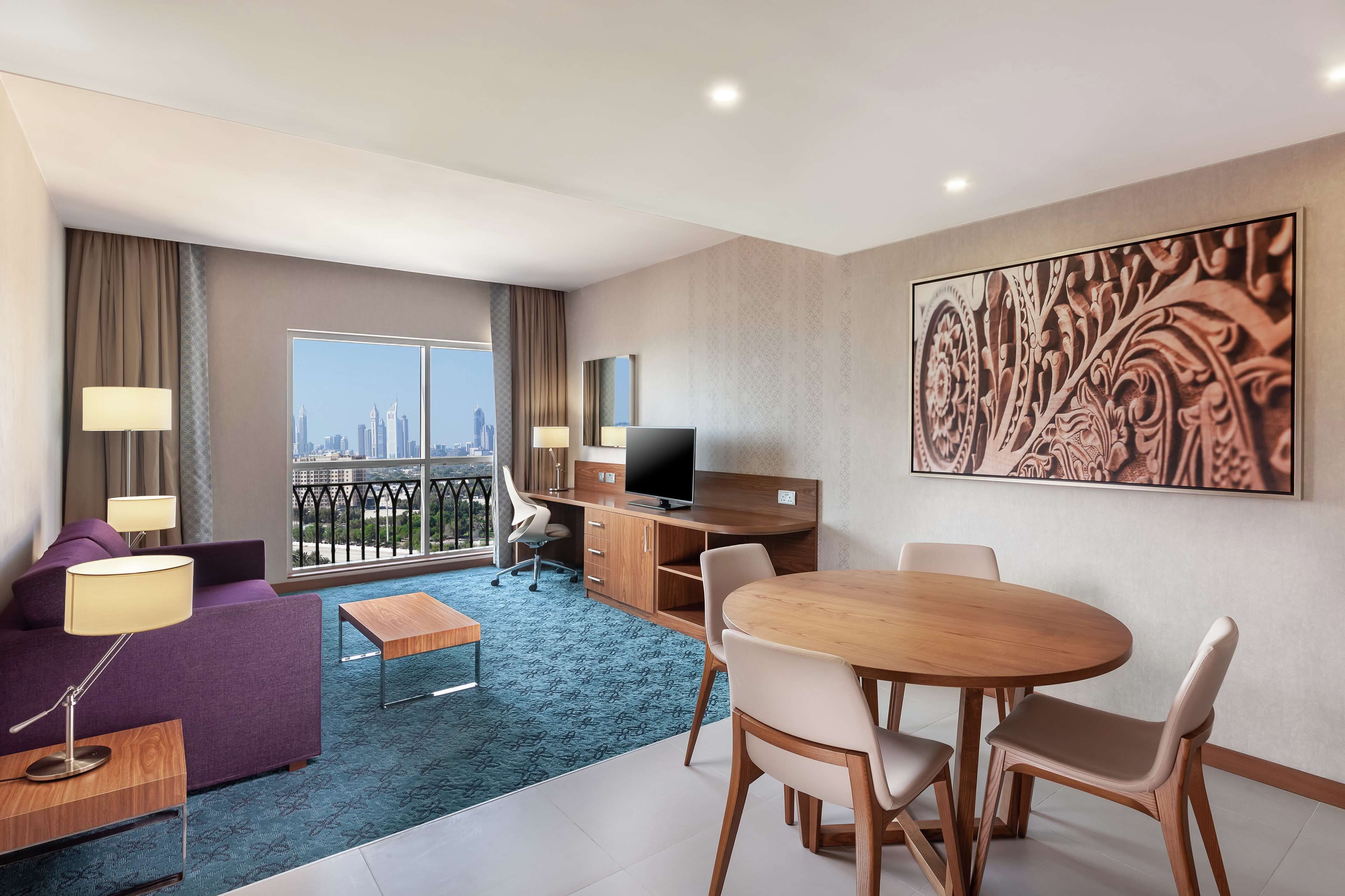 Cofre com capacidade para portátil, secretária 