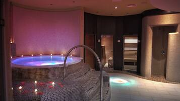 Banheira de hidromassagem interior