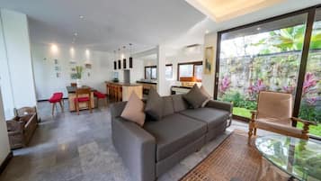 Villa de Luxo, 3 quartos, piscina privativa | Cozinha privada | Uma cadeira de bebé
