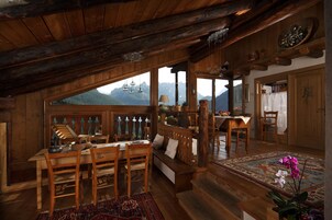 Quarto Duplo, 1 cama queen-size, não fumadores (small double) | Sala de estar | Televisor de ecrã plano de 24 polegadas com canais digitais, televisor 