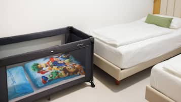 1 quarto, cofre no quarto, ferro/tábua de engomar