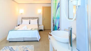 Quarto Duplo | Secretária, Wi-fi grátis, roupa de cama fornecida