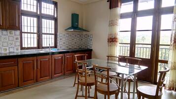 2 Bedrooms Villa | Refeições no quarto
