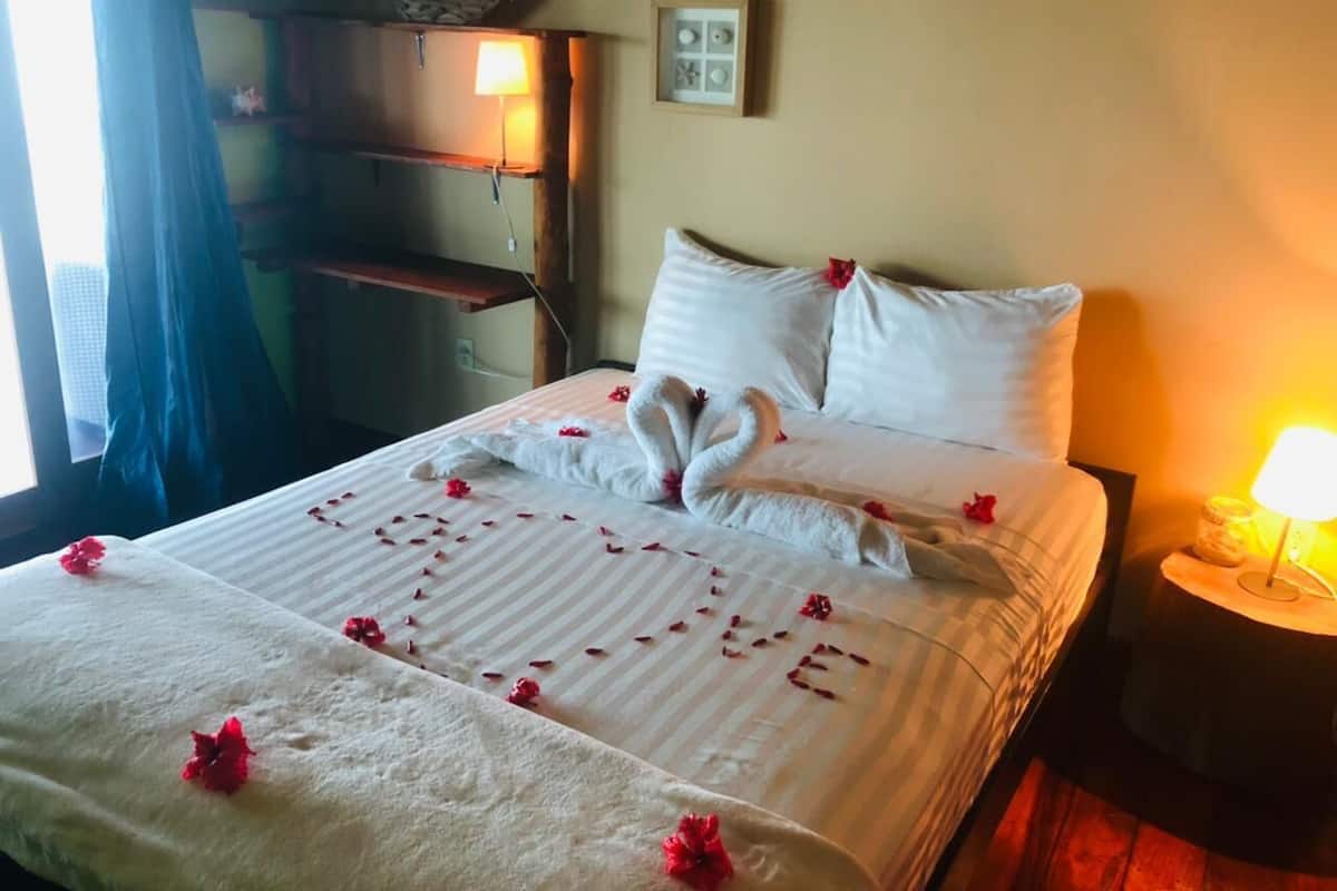 Deluxe Room, 1 Bedroom, Lagoon View, Over the water | 1 quarto, Wi-Fi de cortesia, roupa de cama