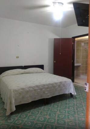 Quarto Deluxe, 1 cama king-size | Lençóis de algodão egípcio, roupa de alta qualidade 