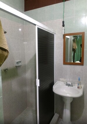 Um polibã, toalhas fornecidas 