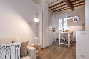 Apartamento Comfort, 1 quarto, não fumadores | Refeições no quarto