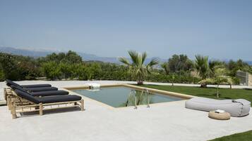 Piscina exterior, toldos gratuitos, guarda-sóis