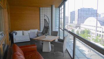 Apartamento de Luxo, 2 quartos, sauna, Vista para a cidade | Terraço/pátio interior