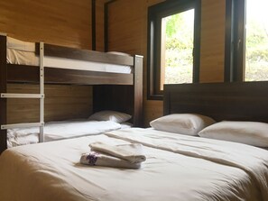 Apartamento, 3 quartos | Cofre no quarto, ferro/tábua de engomar