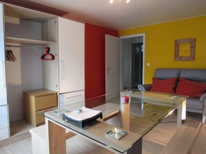 Apartment (44 incl 80 CHF cleaning fee) | Sala | TV de ecrã plano 