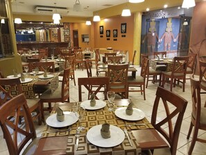 Café da manhã, almoço e jantar
