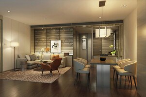 Suíte executiva, 1 cama King | Sala de estar | Smart TV 65 polegadas com canais via satélite, TV