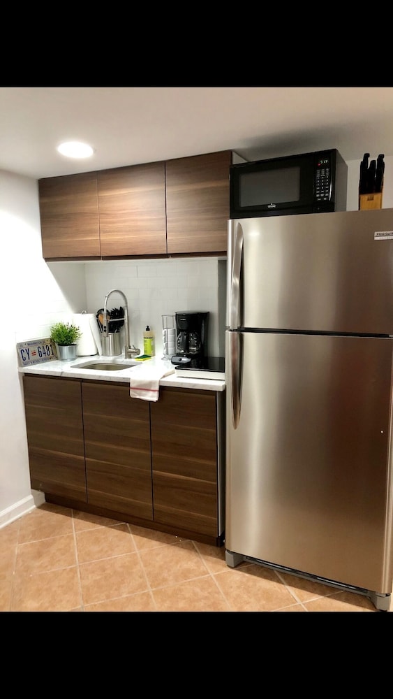 Cozy 1 Bedroom Apt Of Historic Cap Hill House, Sleeps 5, Free On-site Parking - Washington, D.C.