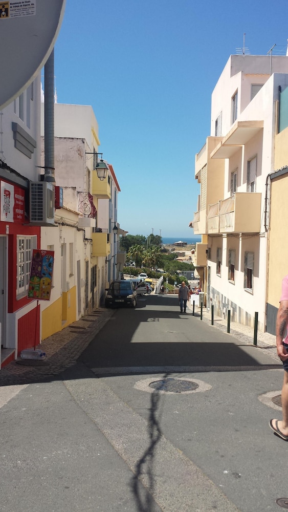 Town House 8 Mins Walk From Beach And 3 Mins From Harbour (Quiet Street). - Alvor