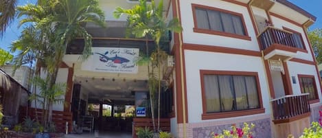 Fachada da propriedade